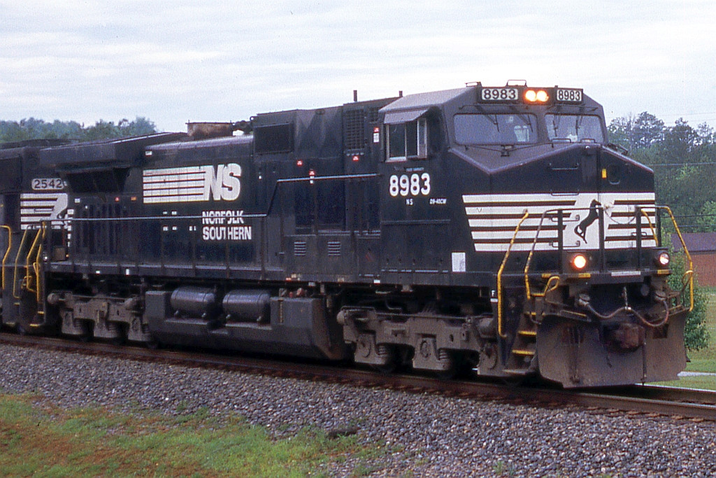 NS 8983 leading NB freight